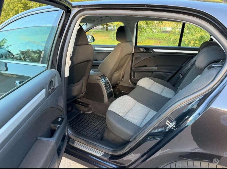 Black Skoda SuperB 2013 in Siauliai, with an engine capacity of 1.97 L and mileage of 269 thousand km for 4500 €, photo 9 on AUTOMOTO.COM.LV