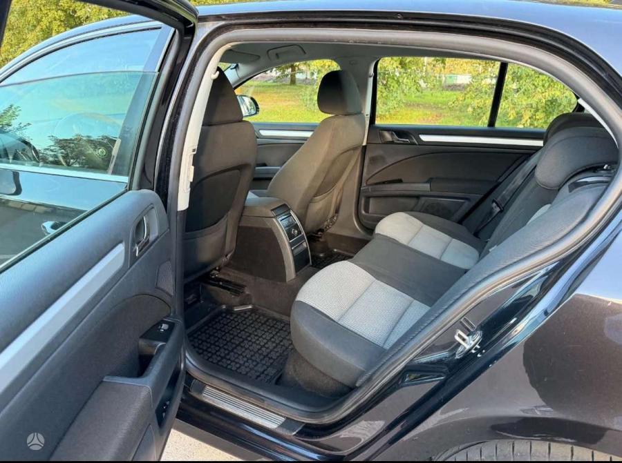 Melns Skoda SuperB 2013 Šauļi, ar dzinēja tilpumu 1.97 L un nobraukumu 269 tūkst. km par 4500 €, foto 9 vietnē AUTOMOTO.COM.LV