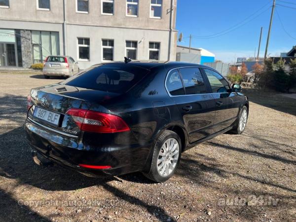 Black Skoda SuperB 2014 in Tallinn, with an engine capacity of 1.80 L and mileage of 216 thousand km for 7999 €, photo 6 on AUTOMOTO.COM.LV