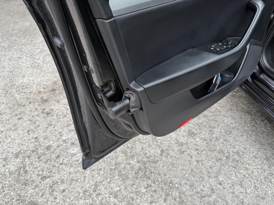 Black Skoda SuperB 2015 in Tallinn, with an engine capacity of 2.00 L and mileage of 422 thousand km for 7500 €, photo 13 on AUTOMOTO.COM.LV
