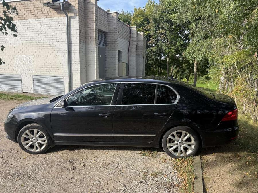 Melns Skoda SuperB 2015 Viļņa, ar dzinēja tilpumu 1.97 L un nobraukumu 260 tūkst. km par 6300 €, foto 4 vietnē AUTOMOTO.COM.LV