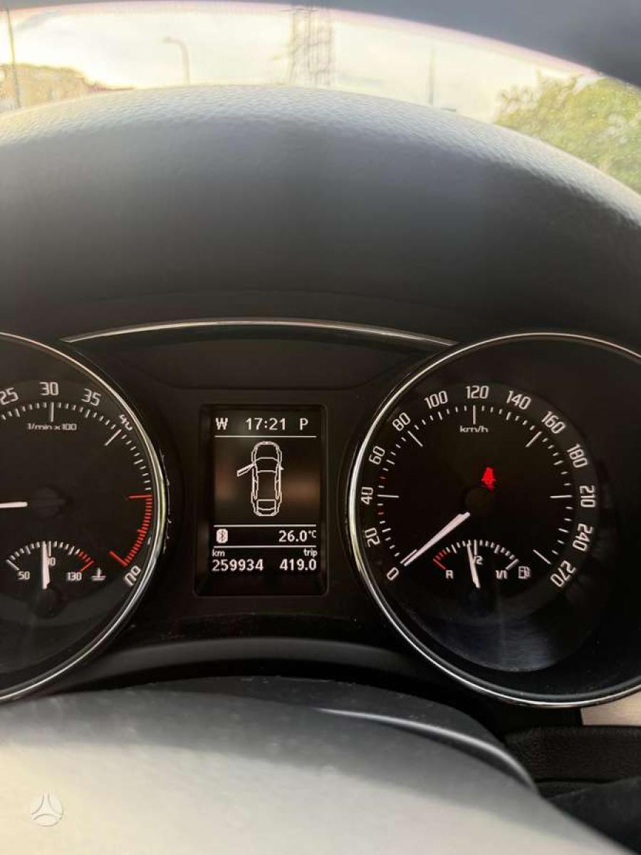 Melns Skoda SuperB 2015 Viļņa, ar dzinēja tilpumu 1.97 L un nobraukumu 260 tūkst. km par 6300 €, foto 14 vietnē AUTOMOTO.COM.LV