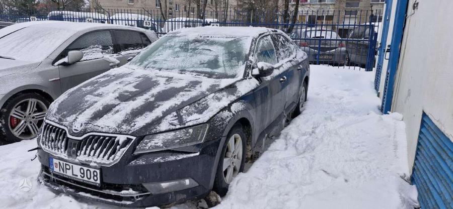 Black Skoda SuperB 2016 in Kaunas, with an engine capacity of 2.00 L and mileage of 310 thousand km for 6000 €, photo 4 on AUTOMOTO.COM.LV