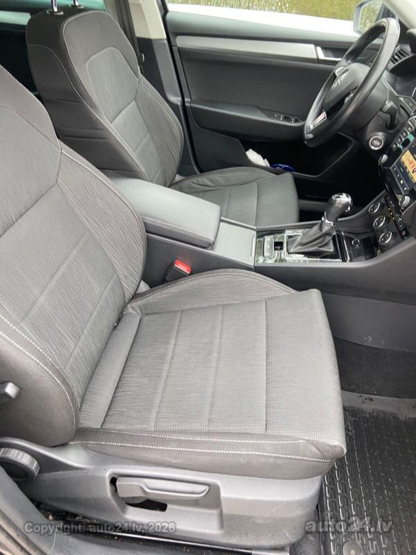 Melns Skoda SuperB 2016 Tallina, ar dzinēja tilpumu 1.60 L un nobraukumu 267 tūkst. km par 10990 €, foto 11 vietnē AUTOMOTO.COM.LV