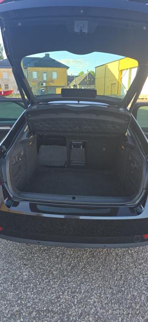 Melns Skoda SuperB 2016 Tallina, ar dzinēja tilpumu 2.00 L un nobraukumu 286 tūkst. km par 12300 €, foto 22 vietnē AUTOMOTO.COM.LV