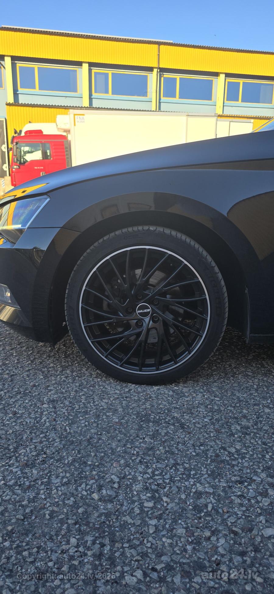 Melns Skoda SuperB 2016 Tallina, ar dzinēja tilpumu 2.00 L un nobraukumu 286 tūkst. km par 12300 €, foto 23 vietnē AUTOMOTO.COM.LV
