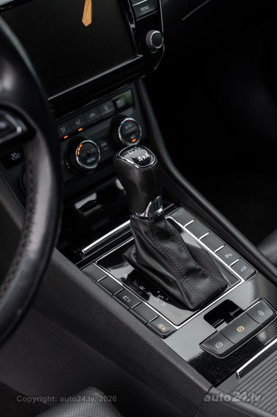 Melns Skoda SuperB 2016 Tallina, ar dzinēja tilpumu 2.00 L un nobraukumu 184 tūkst. km par 19400 €, foto 16 vietnē AUTOMOTO.COM.LV