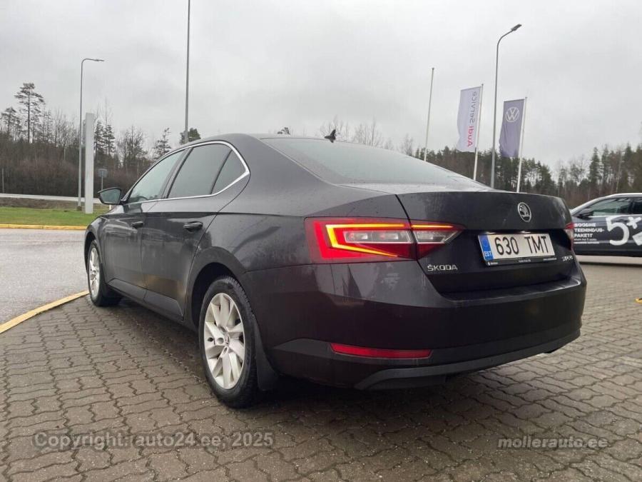 Melns Skoda SuperB 2017 Jehvi, ar dzinēja tilpumu 1.40 L un nobraukumu 199 tūkst. km par 9900 €, foto 9 vietnē AUTOMOTO.COM.LV