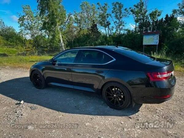 Melns Skoda SuperB 2017 Tallina, ar dzinēja tilpumu 1.80 L un nobraukumu 259 tūkst. km par 13999 €, foto  vietnē AUTOMOTO.COM.LV