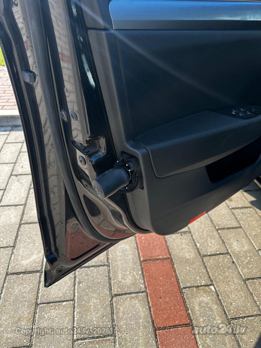 Black Skoda SuperB 2017 in Rakvere, with an engine capacity of 1.40 L and mileage of 156 thousand km for 14500 €, photo 14 on AUTOMOTO.COM.LV