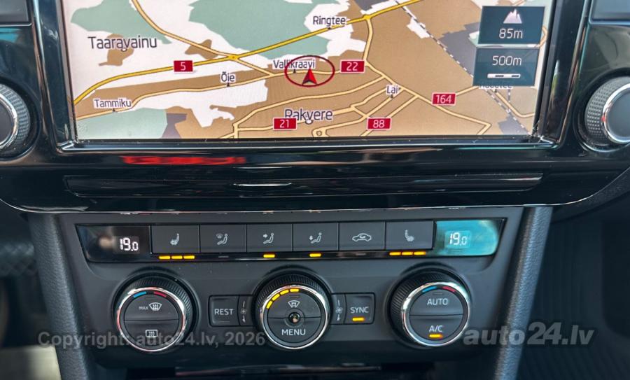 Black Skoda SuperB 2017 in Rakvere, with an engine capacity of 1.40 L and mileage of 156 thousand km for 14500 €, photo 25 on AUTOMOTO.COM.LV