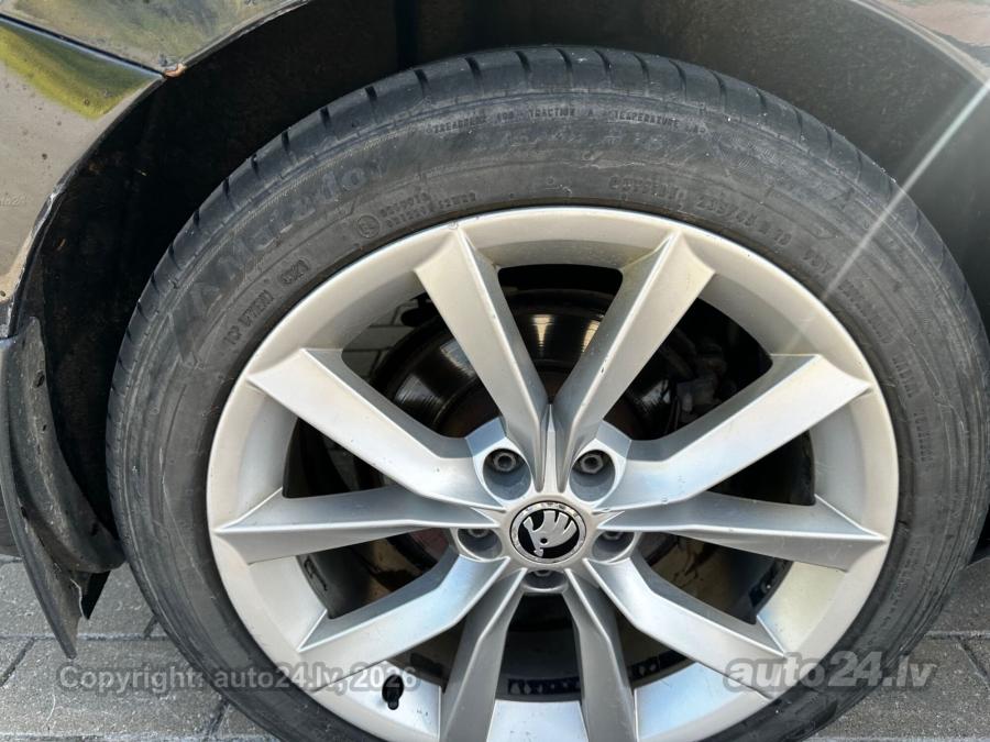 Black Skoda SuperB 2017 in Rakvere, with an engine capacity of 1.40 L and mileage of 156 thousand km for 14500 €, photo 27 on AUTOMOTO.COM.LV