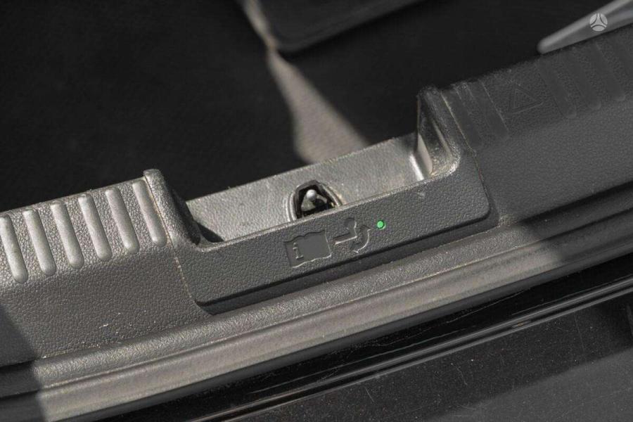 Black Skoda SuperB 2017 in Vilnius, with an engine capacity of 2.00 L and mileage of 173 thousand km for 13250 €, photo 25 on AUTOMOTO.COM.LV