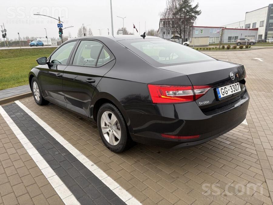 Black Skoda SuperB 2018 in Riga, with an engine capacity of 2.00 L and mileage of 211 thousand km for 12500 €, photo 4 on AUTOMOTO.COM.LV