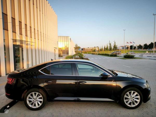 Black Skoda SuperB 2018 in Vilnius, with an engine capacity of 1.80 L and mileage of 178 thousand km for 15500 €, photo 5 on AUTOMOTO.COM.LV