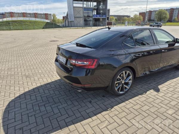 Black Skoda SuperB 2018 in Valmiera, with an engine capacity of 2.00 L and mileage of 119 thousand km for 15990 €, photo 4 on AUTOMOTO.COM.LV