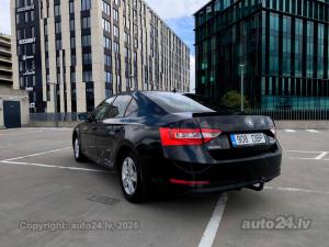 Melns Skoda SuperB 2019 Tallina, ar dzinēja tilpumu 1.50 L un nobraukumu 156 tūkst. km par 15990 €, foto  vietnē AUTOMOTO.COM.LV