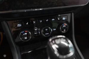 Black Skoda SuperB 2019 in Vilnius, with an engine capacity of 1.50 L and mileage of 140 thousand km for 14900 €, photo 17 on AUTOMOTO.COM.LV