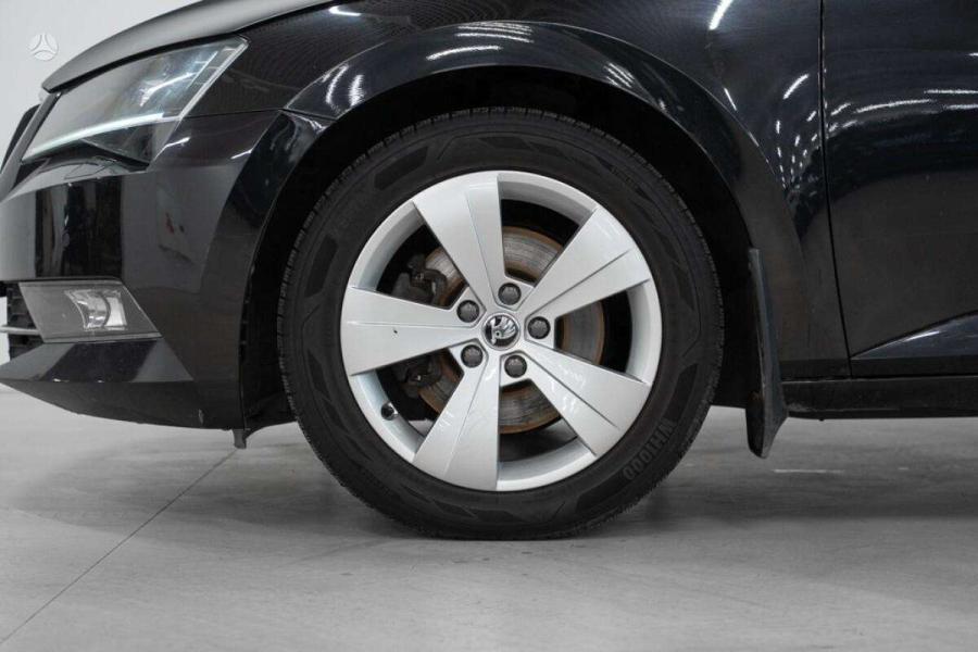 Black Skoda SuperB 2019 in Vilnius, with an engine capacity of 1.50 L and mileage of 140 thousand km for 14900 €, photo 21 on AUTOMOTO.COM.LV