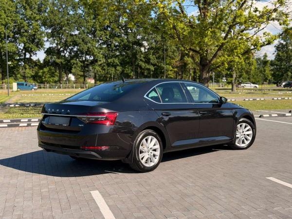 Black Skoda SuperB 2020 in Kaunas, with an engine capacity of 1.97 L and mileage of 300 thousand km for 16200 €, photo 5 on AUTOMOTO.COM.LV