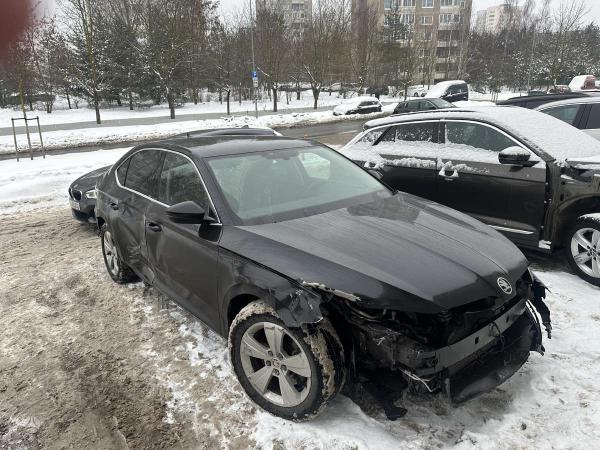 Black Skoda SuperB 2022 in Vilnius, with an engine capacity of 2.00 L and mileage of 200 thousand km for 7900 €, photo 4 on AUTOMOTO.COM.LV