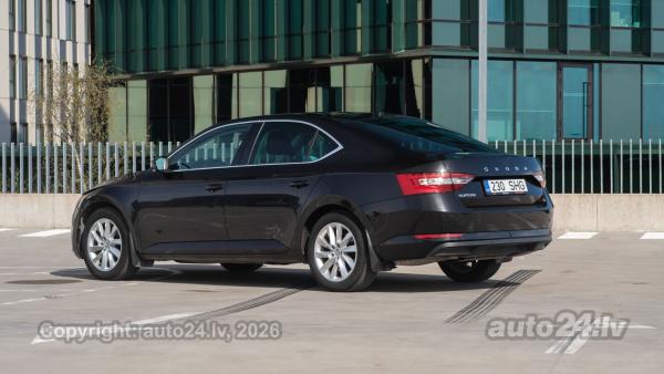 Melns Skoda SuperB 2023 Tallina, ar dzinēja tilpumu 1.50 L un nobraukumu 59 tūkst. km par 24900 €, foto 6 vietnē AUTOMOTO.COM.LV