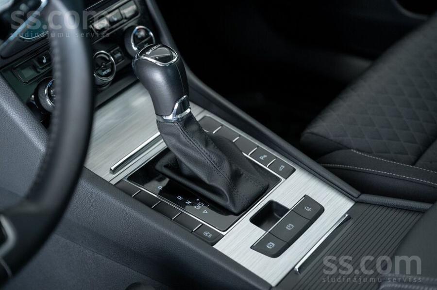 Melns Skoda SuperB 2023 Rīga, ar dzinēja tilpumu 1.50 L un nobraukumu 53 tūkst. km par 23890 €, foto 13 vietnē AUTOMOTO.COM.LV