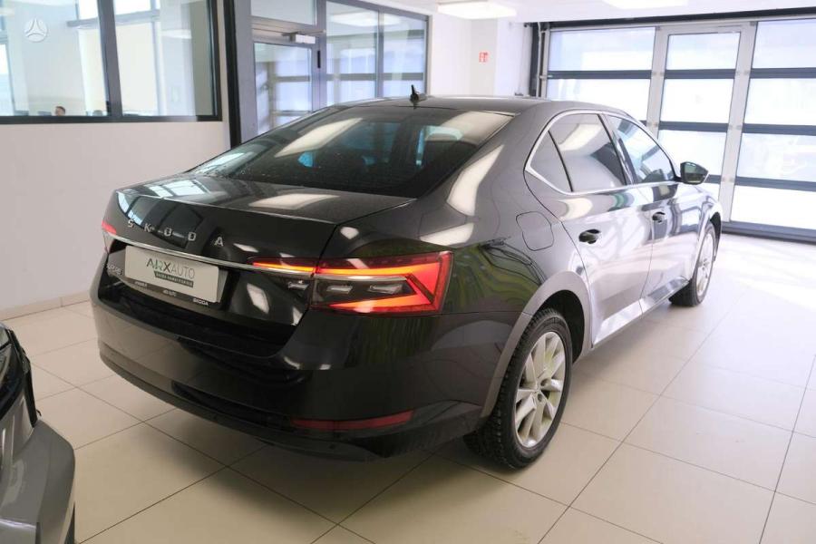 Melns Skoda SuperB 2024 Viļņa, ar dzinēja tilpumu 1.50 L un nobraukumu 37 tūkst. km par 27200 €, foto 2 vietnē AUTOMOTO.COM.LV