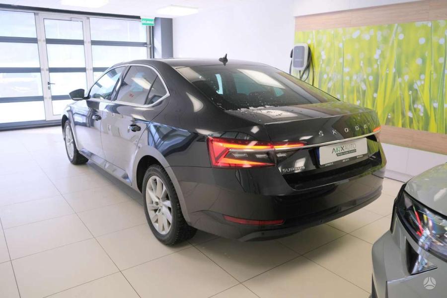 Melns Skoda SuperB 2024 Viļņa, ar dzinēja tilpumu 1.50 L un nobraukumu 37 tūkst. km par 27200 €, foto 4 vietnē AUTOMOTO.COM.LV