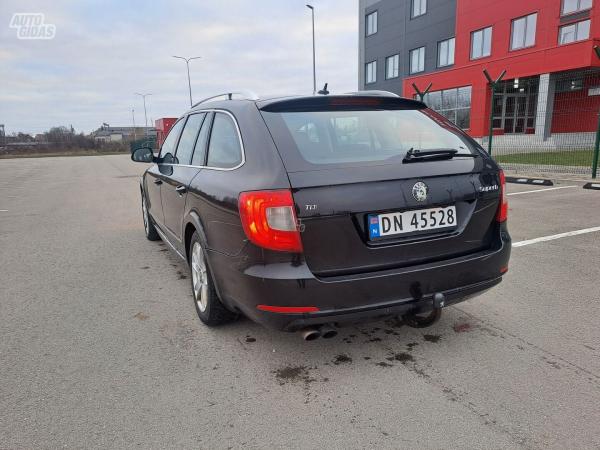 Black Skoda SuperB 2010 in Telschi, with an engine capacity of 2.00 L and mileage of 370 thousand km for 2350 €, photo 10 on AUTOMOTO.COM.LV