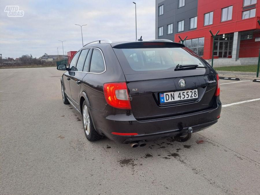 Melns Skoda SuperB 2010 Telšiai, ar dzinēja tilpumu 2.00 L un nobraukumu 370 tūkst. km par 2350 €, foto 10 vietnē AUTOMOTO.COM.LV