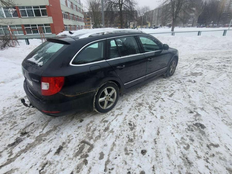 Черный Шкода Суперб 2010 в Паневежис, объемом двигателя 2.00 л и пробегом 27 тыс. км за 2100 €, фото 14 на AUTOMOTO.COM.LV