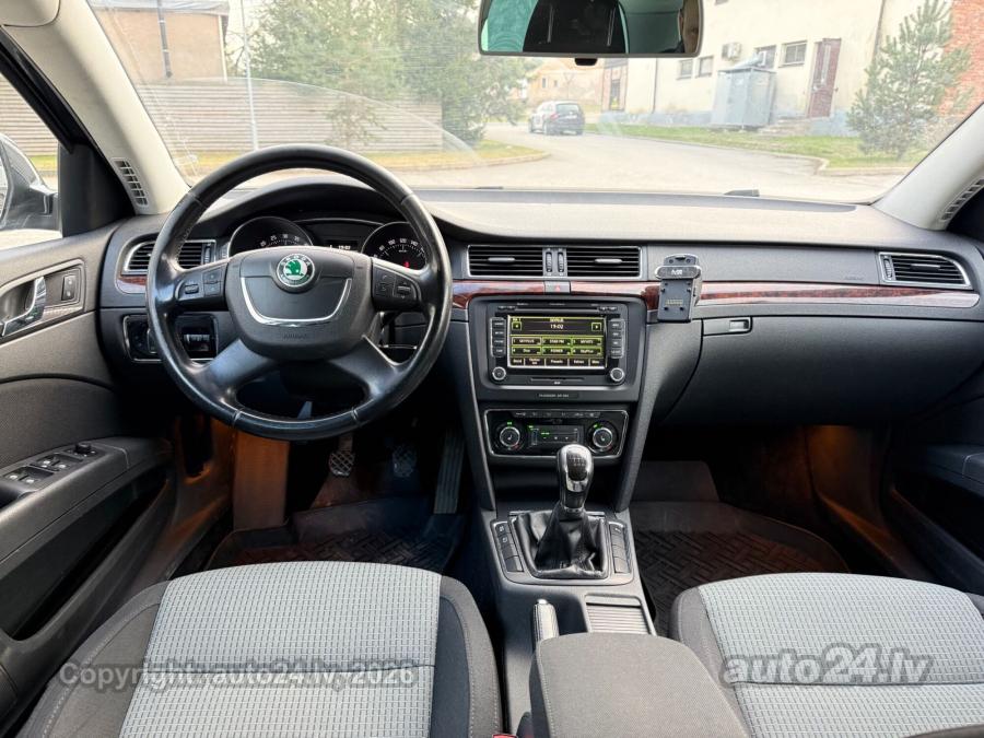 Melns Skoda SuperB 2010 Tartu, ar dzinēja tilpumu 2.00 L un nobraukumu 350 tūkst. km par 4200 €, foto 10 vietnē AUTOMOTO.COM.LV