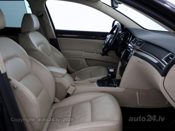 Black Skoda SuperB 2010 in Tallinn, with an engine capacity of 2.00 L and mileage of 318 thousand km for 2999 €, photo 6 on AUTOMOTO.COM.LV