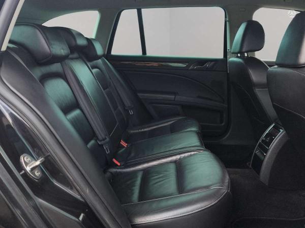 Black Skoda SuperB 2010 in Vilnius, with an engine capacity of 2.00 L and mileage of 335 thousand km for 5499 €, photo 9 on AUTOMOTO.COM.LV