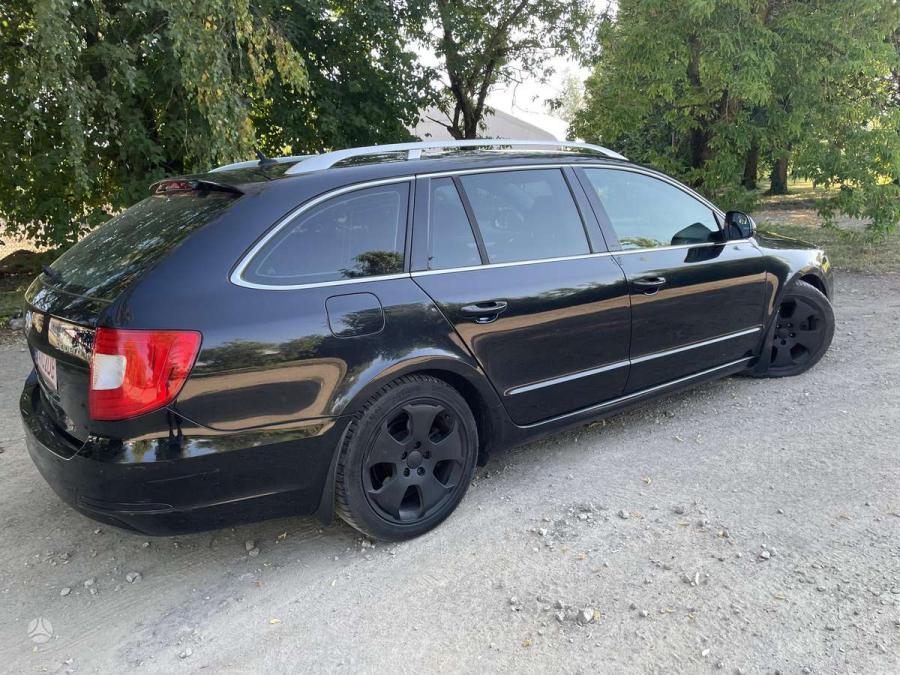 Melns Skoda SuperB 2010 Šakiai, ar dzinēja tilpumu 1.80 L un nobraukumu 208 tūkst. km par 3999 €, foto 12 vietnē AUTOMOTO.COM.LV