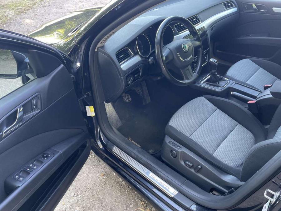 Melns Skoda SuperB 2010 Šakiai, ar dzinēja tilpumu 1.80 L un nobraukumu 208 tūkst. km par 3999 €, foto 19 vietnē AUTOMOTO.COM.LV