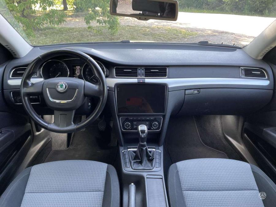Melns Skoda SuperB 2010 Šakiai, ar dzinēja tilpumu 1.80 L un nobraukumu 208 tūkst. km par 3999 €, foto 26 vietnē AUTOMOTO.COM.LV