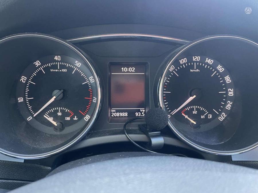 Melns Skoda SuperB 2010 Šakiai, ar dzinēja tilpumu 1.80 L un nobraukumu 208 tūkst. km par 3999 €, foto 28 vietnē AUTOMOTO.COM.LV