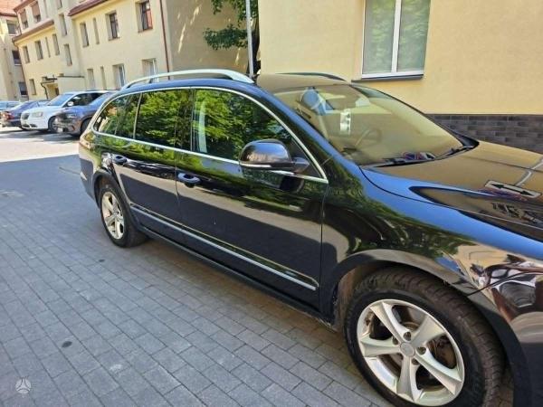 Black Skoda SuperB 2010 in Klaipeda, with an engine capacity of 1.97 L and mileage of 480 thousand km for 3250 €, photo 6 on AUTOMOTO.COM.LV