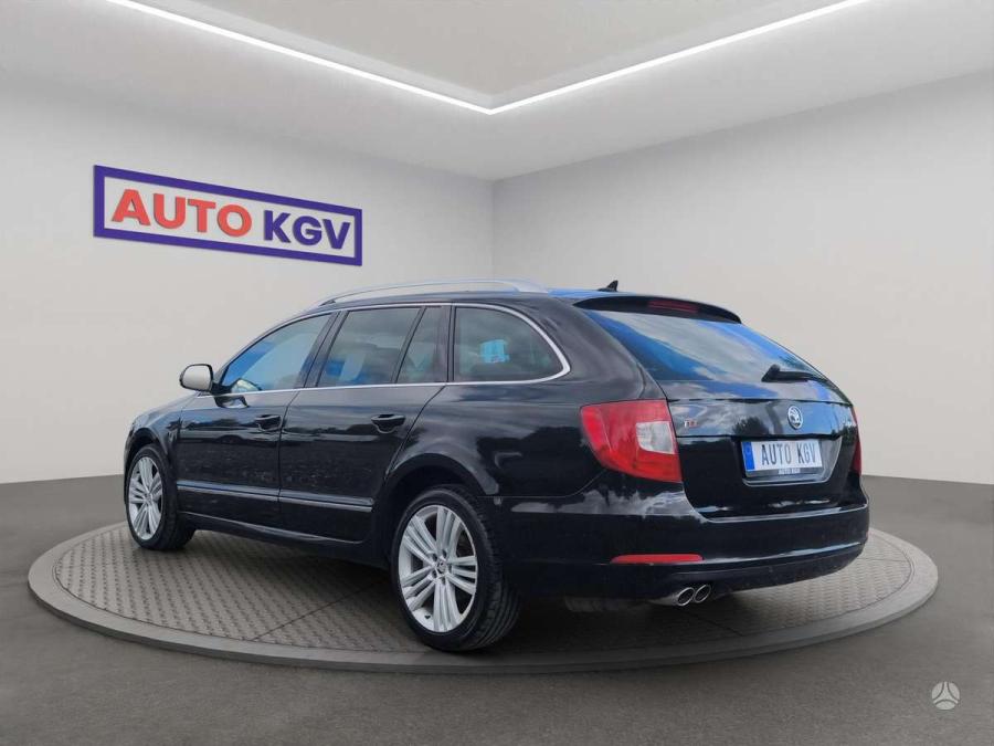 Black Skoda SuperB 2010 in Vilnius, with an engine capacity of 2.00 L and mileage of 335 thousand km for 6599 €, photo 4 on AUTOMOTO.COM.LV