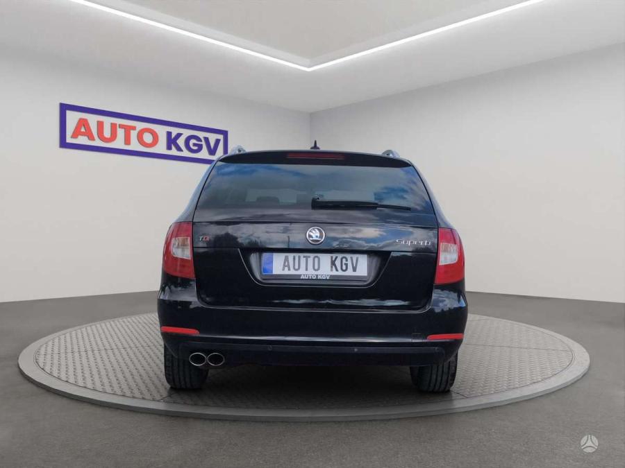 Black Skoda SuperB 2010 in Vilnius, with an engine capacity of 2.00 L and mileage of 335 thousand km for 6599 €, photo 5 on AUTOMOTO.COM.LV