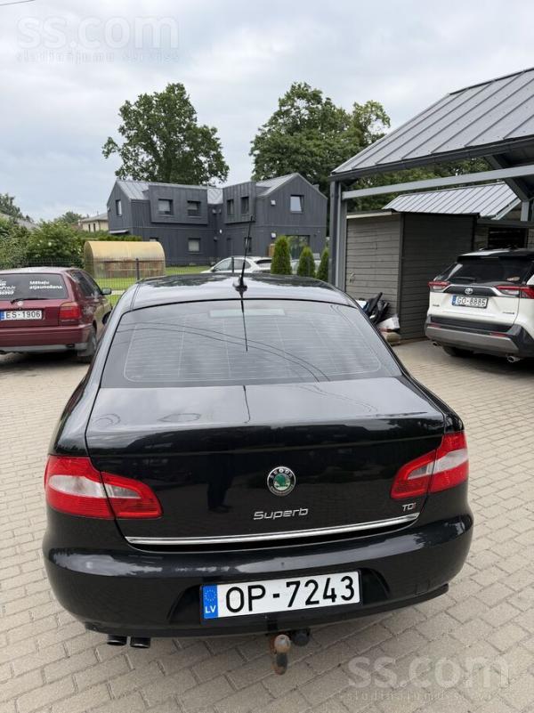 Black Skoda SuperB 2010 in Riga, with an engine capacity of 2.00 L and mileage of 417 thousand km for 3300 €, photo 2 on AUTOMOTO.COM.LV