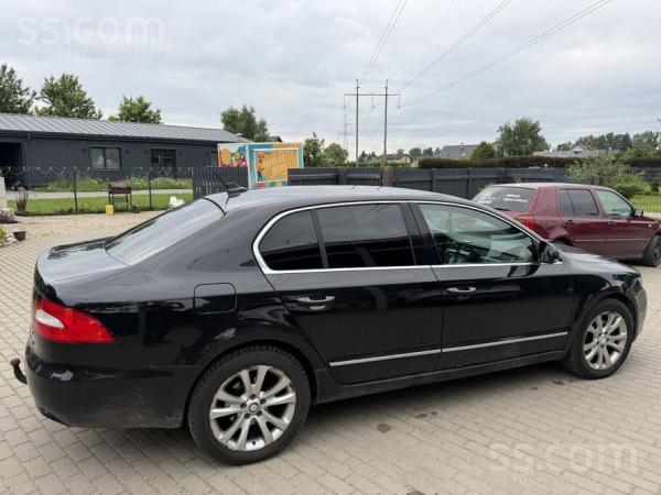 Black Skoda SuperB 2010 in Riga, with an engine capacity of 2.00 L and mileage of 417 thousand km for 3300 €, photo 3 on AUTOMOTO.COM.LV
