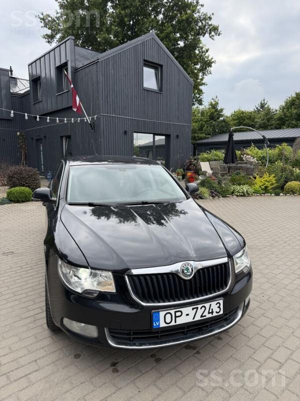 Black Skoda SuperB 2010 in Riga, with an engine capacity of 2.00 L and mileage of 417 thousand km for 3300 €, photo 4 on AUTOMOTO.COM.LV
