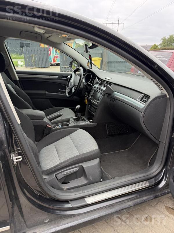 Black Skoda SuperB 2010 in Riga, with an engine capacity of 2.00 L and mileage of 417 thousand km for 3300 €, photo 5 on AUTOMOTO.COM.LV