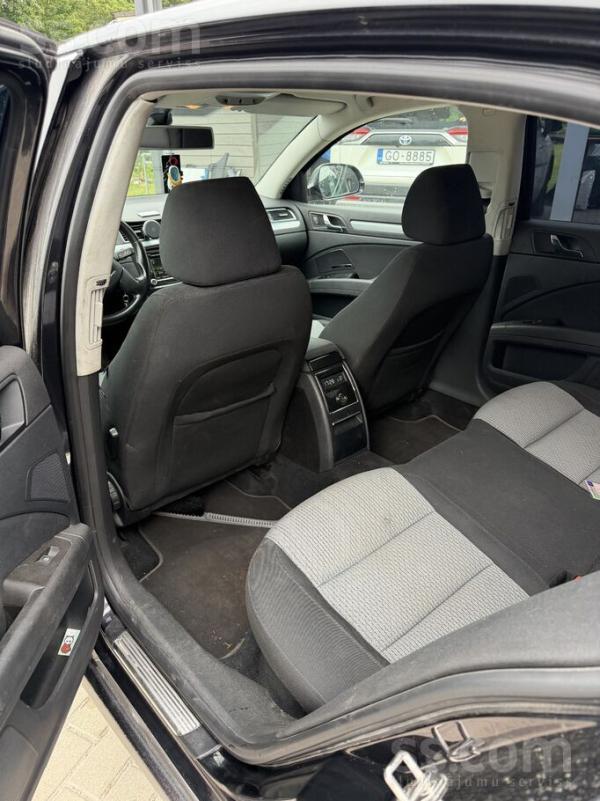 Black Skoda SuperB 2010 in Riga, with an engine capacity of 2.00 L and mileage of 417 thousand km for 3300 €, photo 7 on AUTOMOTO.COM.LV