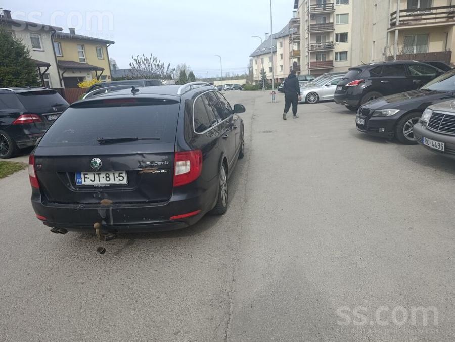 Black Skoda SuperB 2010 in Riga, with an engine capacity of 2.00 L and mileage of 0 thousand km for 1800 €, photo 4 on AUTOMOTO.COM.LV