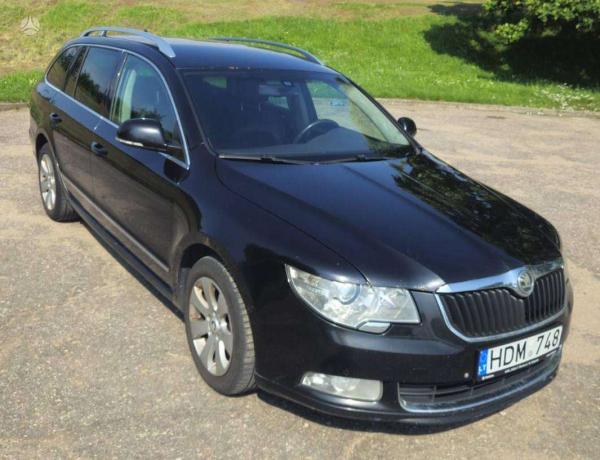 Black Skoda SuperB 2010 in Kaunas, with an engine capacity of 2.00 L and mileage of 404 thousand km for 3500 €, photo 2 on AUTOMOTO.COM.LV