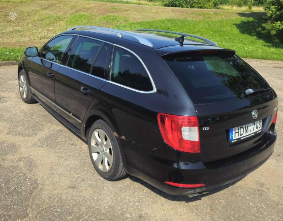Black Skoda SuperB 2010 in Kaunas, with an engine capacity of 2.00 L and mileage of 404 thousand km for 3500 €, photo 6 on AUTOMOTO.COM.LV